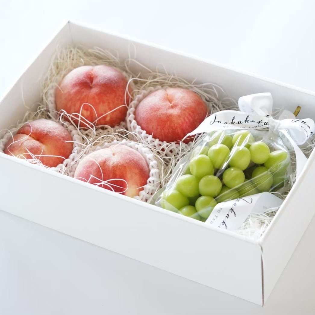 Inakakara厳選シャインマスカットと桃の詰め合わせ【2025年8月下旬予定】